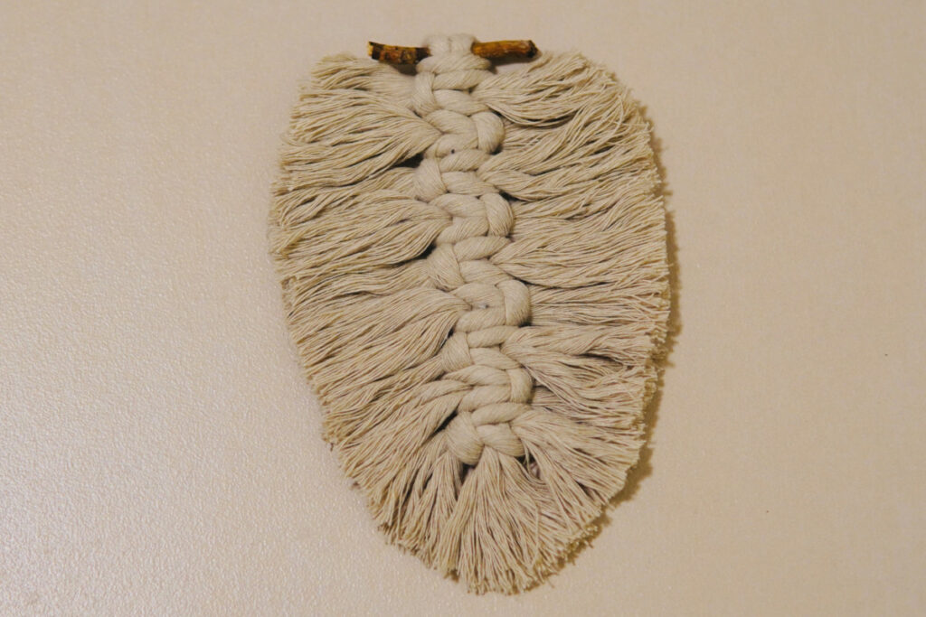 Makramee Feder Anleitung - 3 Möglichkeiten - MakrameeWelt